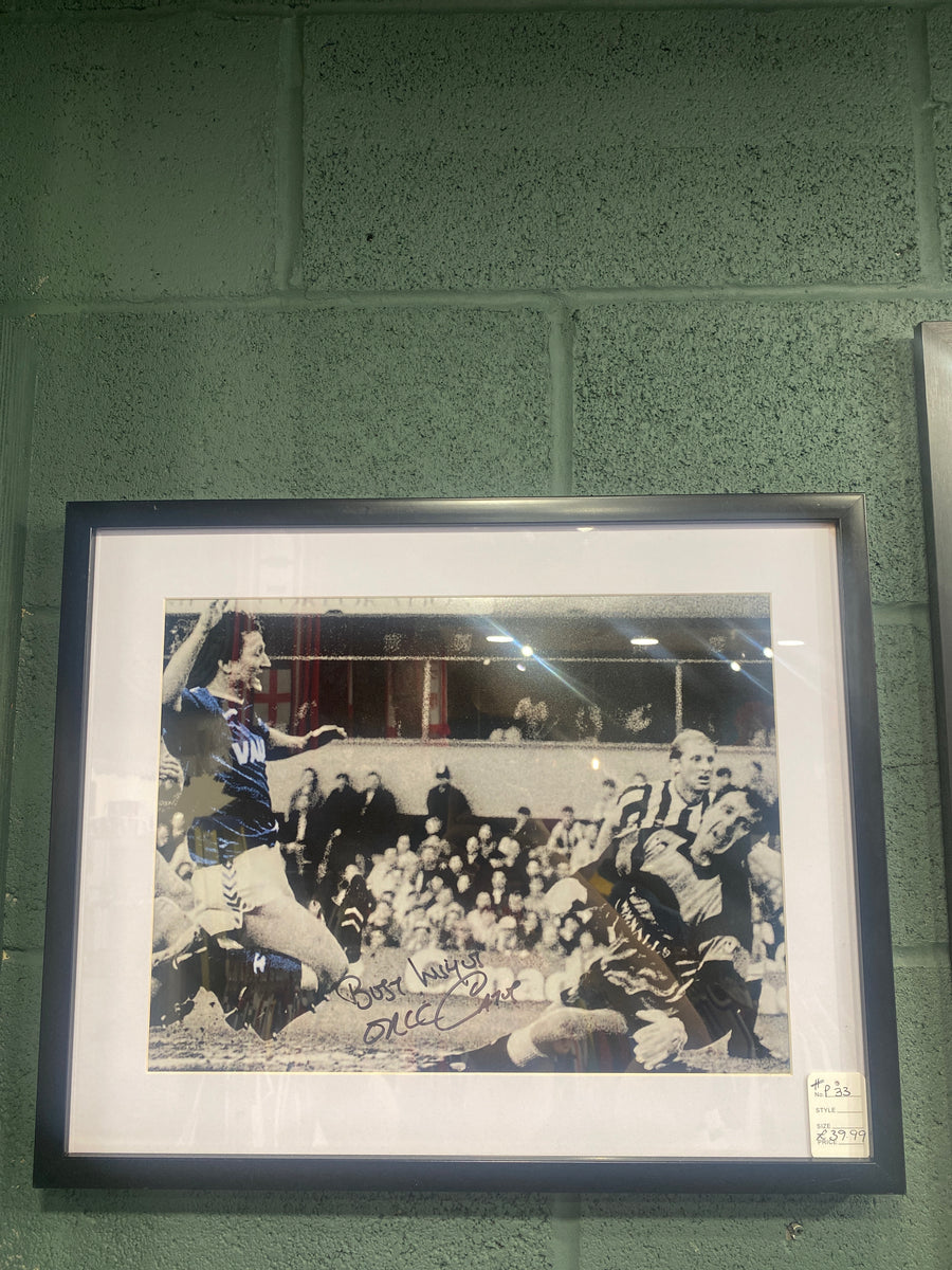 Framed Eric Gates Signed Picture – Fans Museum Shop